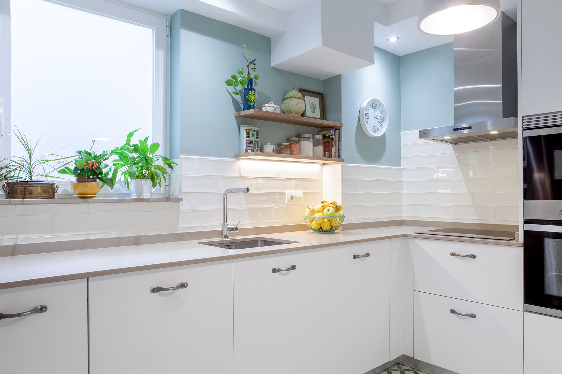 Estilo contemporáneo con tonos azul turquesa - Hubel S.A