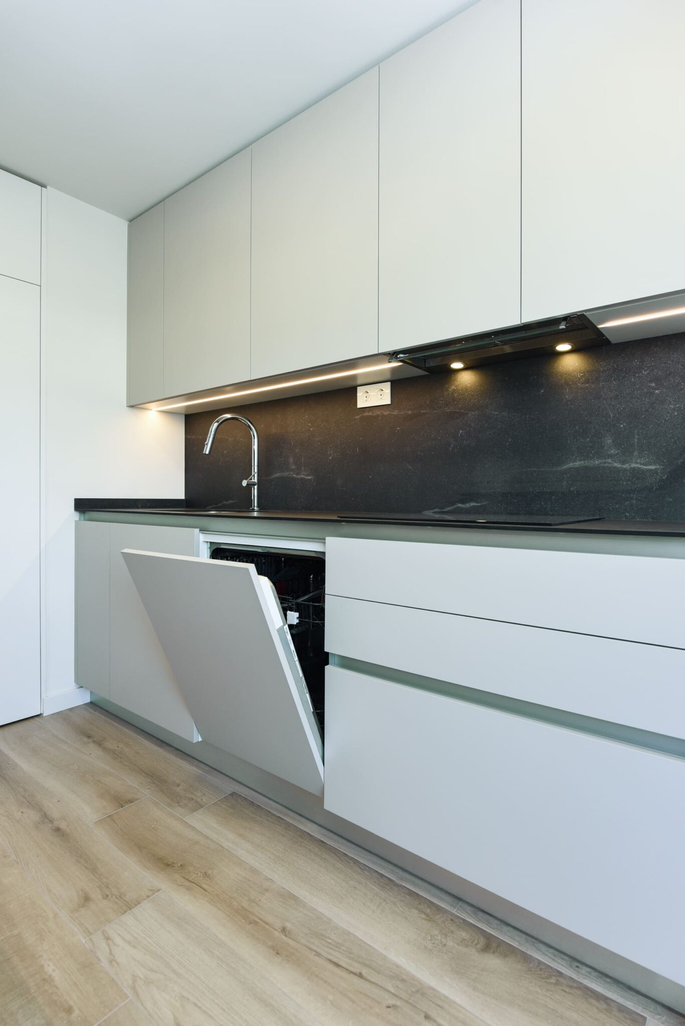 Cocina cerrada con una distribución paralela - Hubel