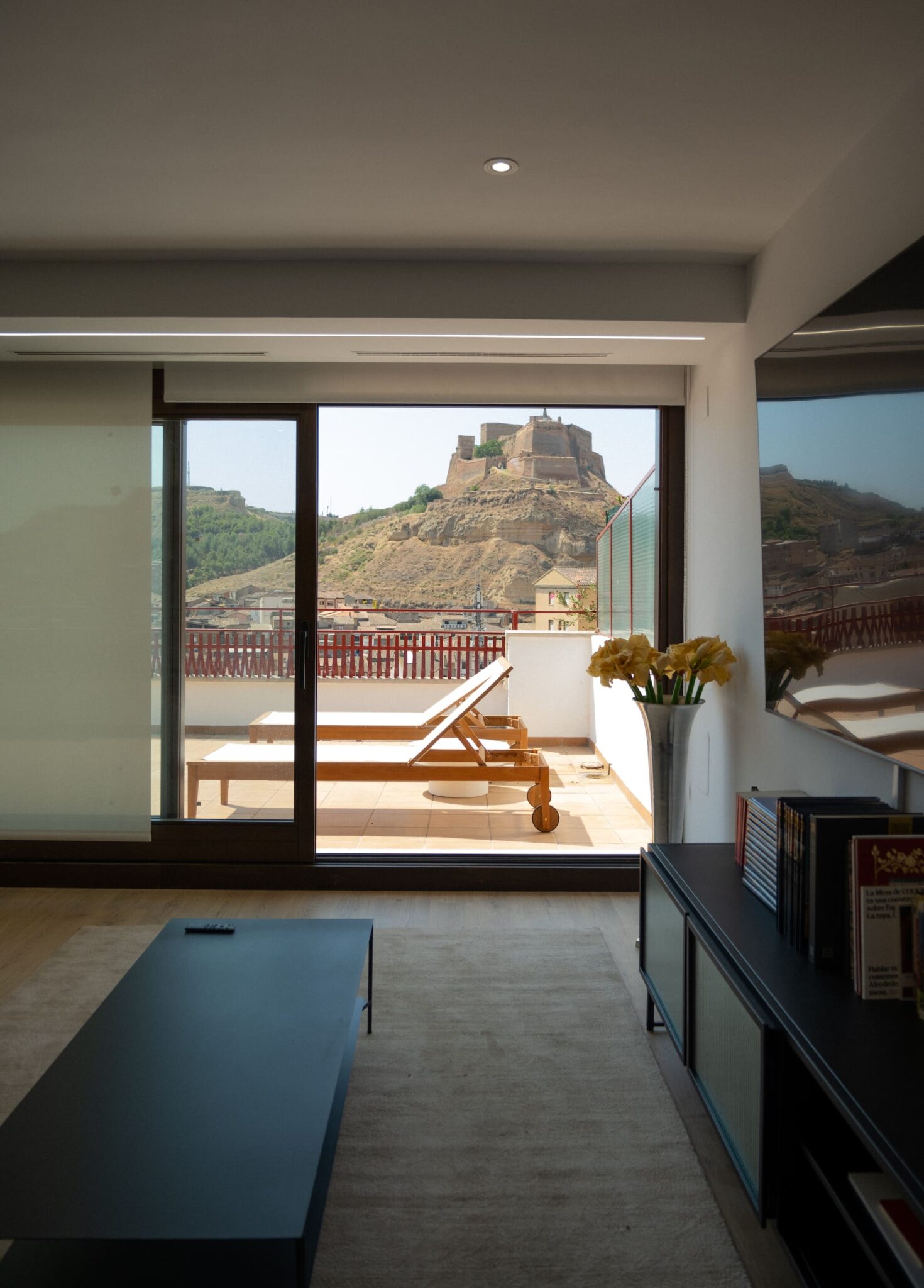 Diseño integral de un ático: desde la cocina hasta la terraza